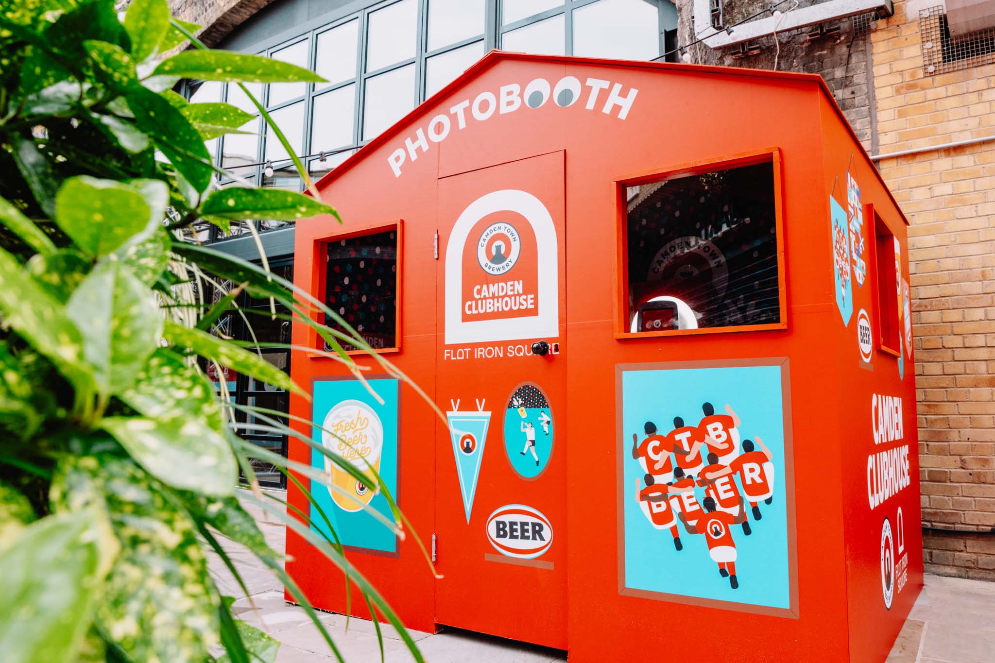 Customisable Open-Air Photo Booth - Megabooth